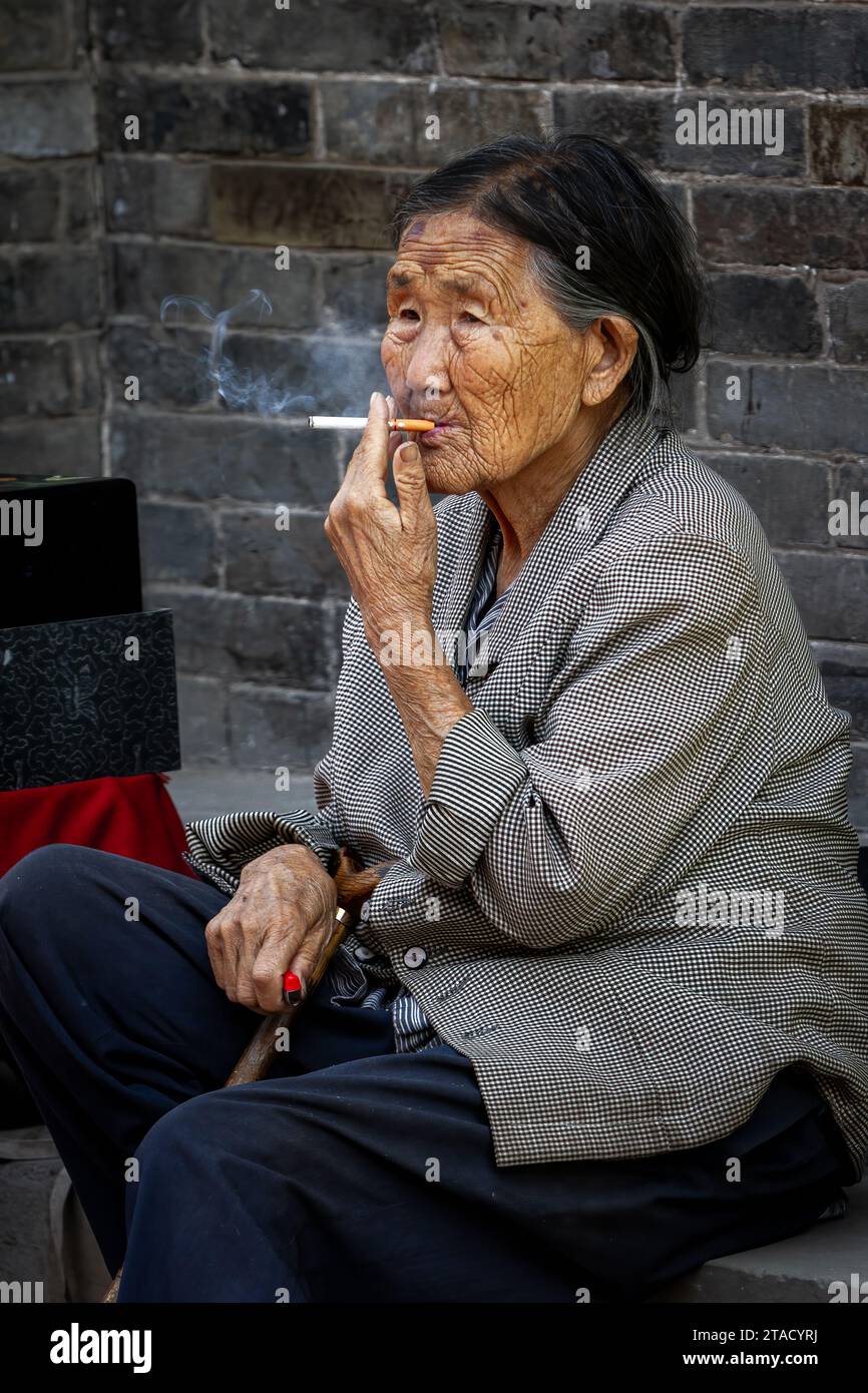 Cigar smoker woman smoking hi-res stock photography and images - Alamy