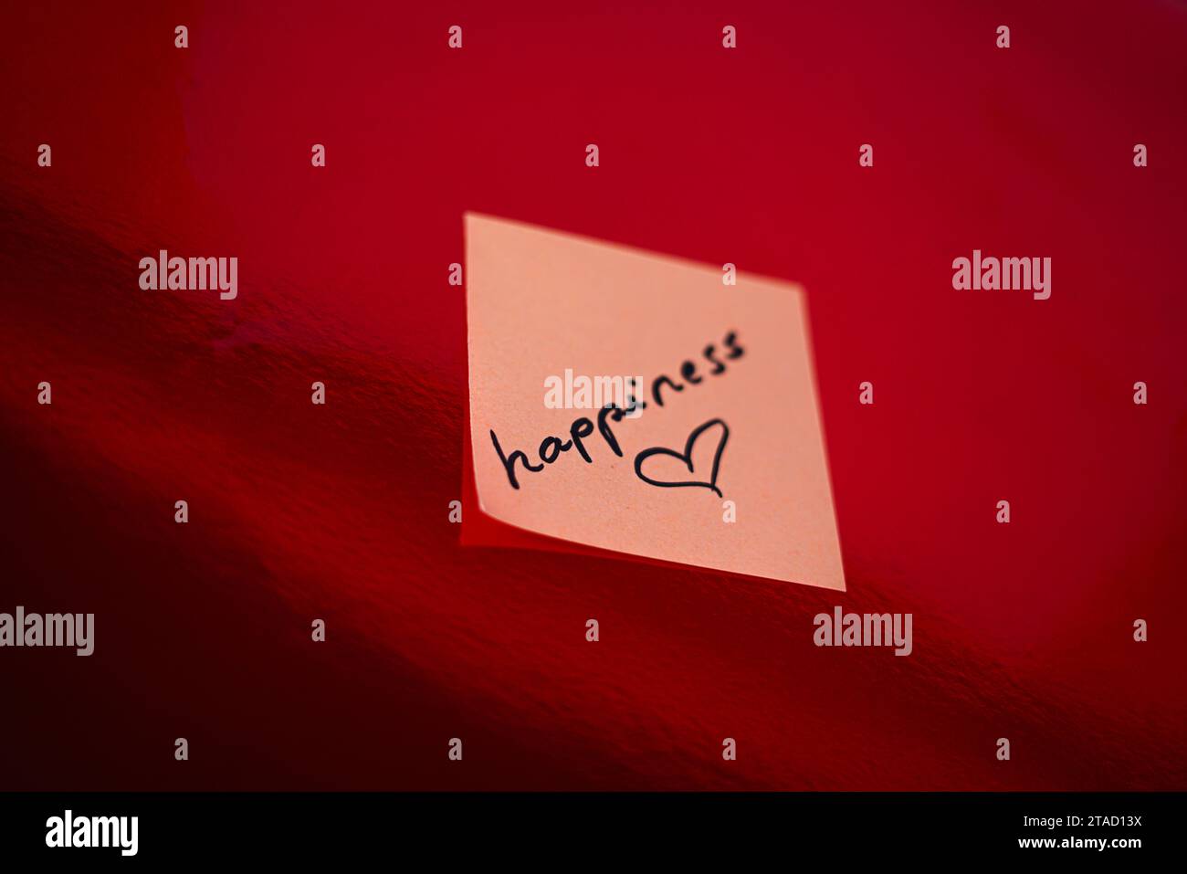 Sticky note with a "happiness" caption Stock Photo - Alamy