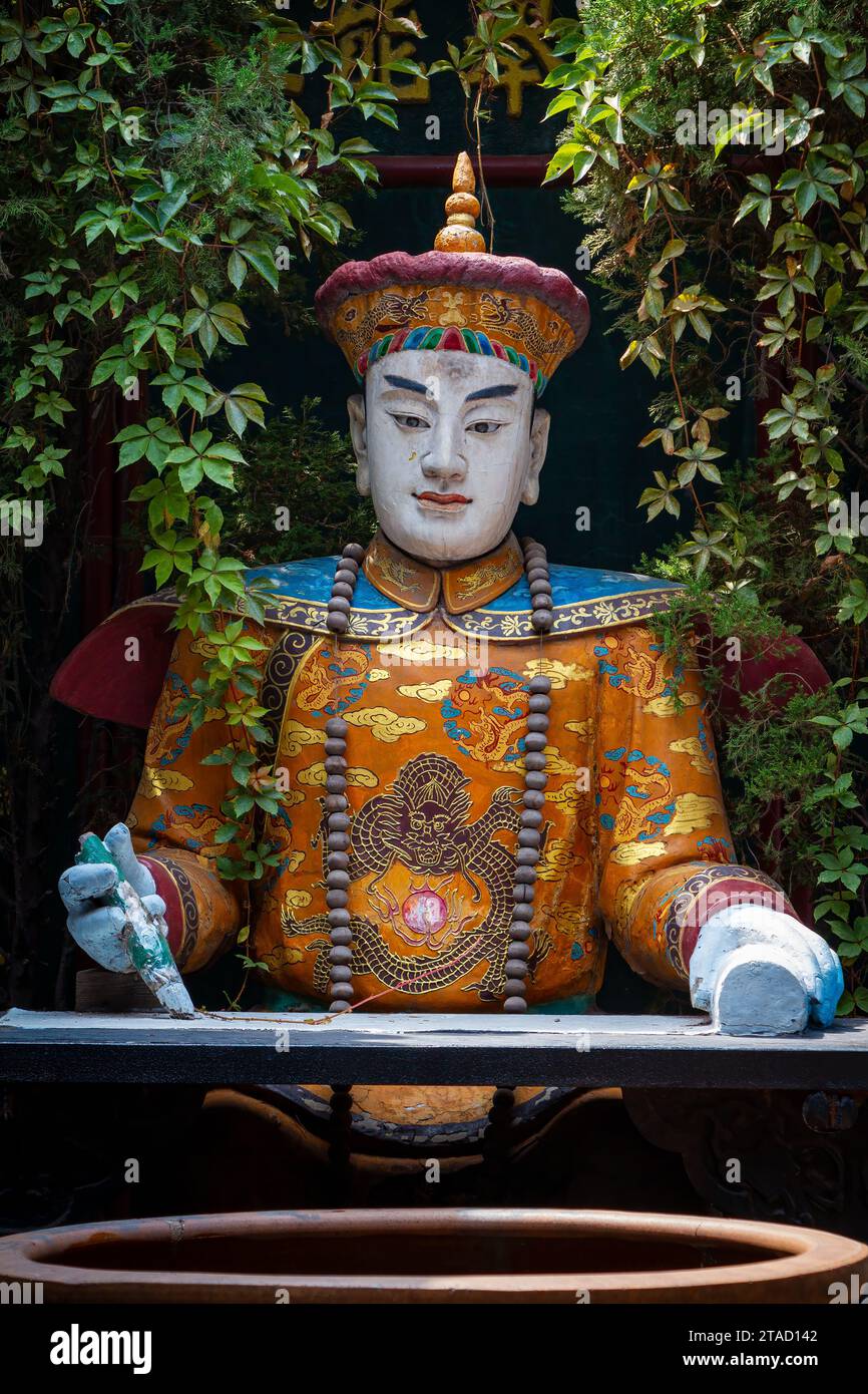 Chinese sightseeing statue hi-res stock photography and images - Alamy