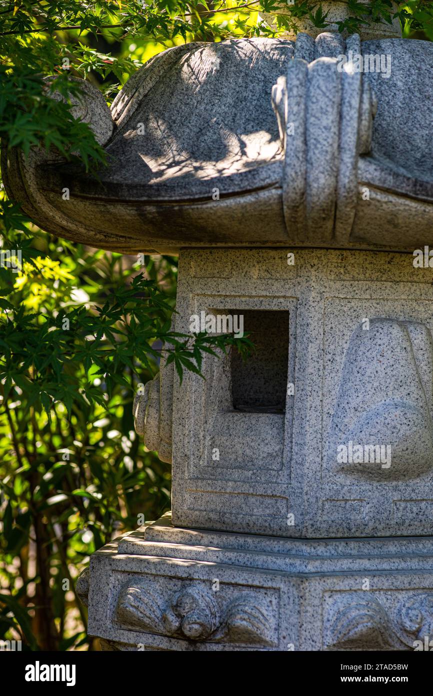 Japanese stone latern hi-res stock photography and images - Alamy
