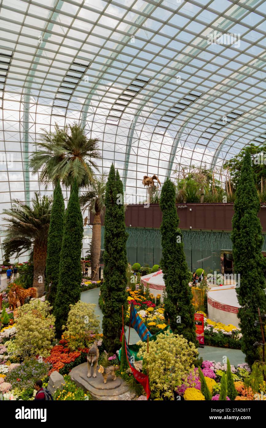 Flower dome garden hi-res stock photography and images - Alamy