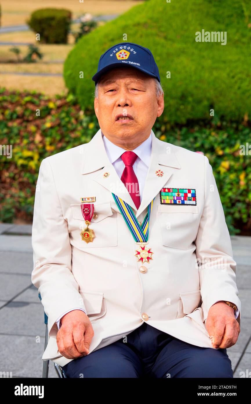 The U.N. Memorial Cemetery, Nov 10, 2023 : Hwang Sang-Young (91), a ...