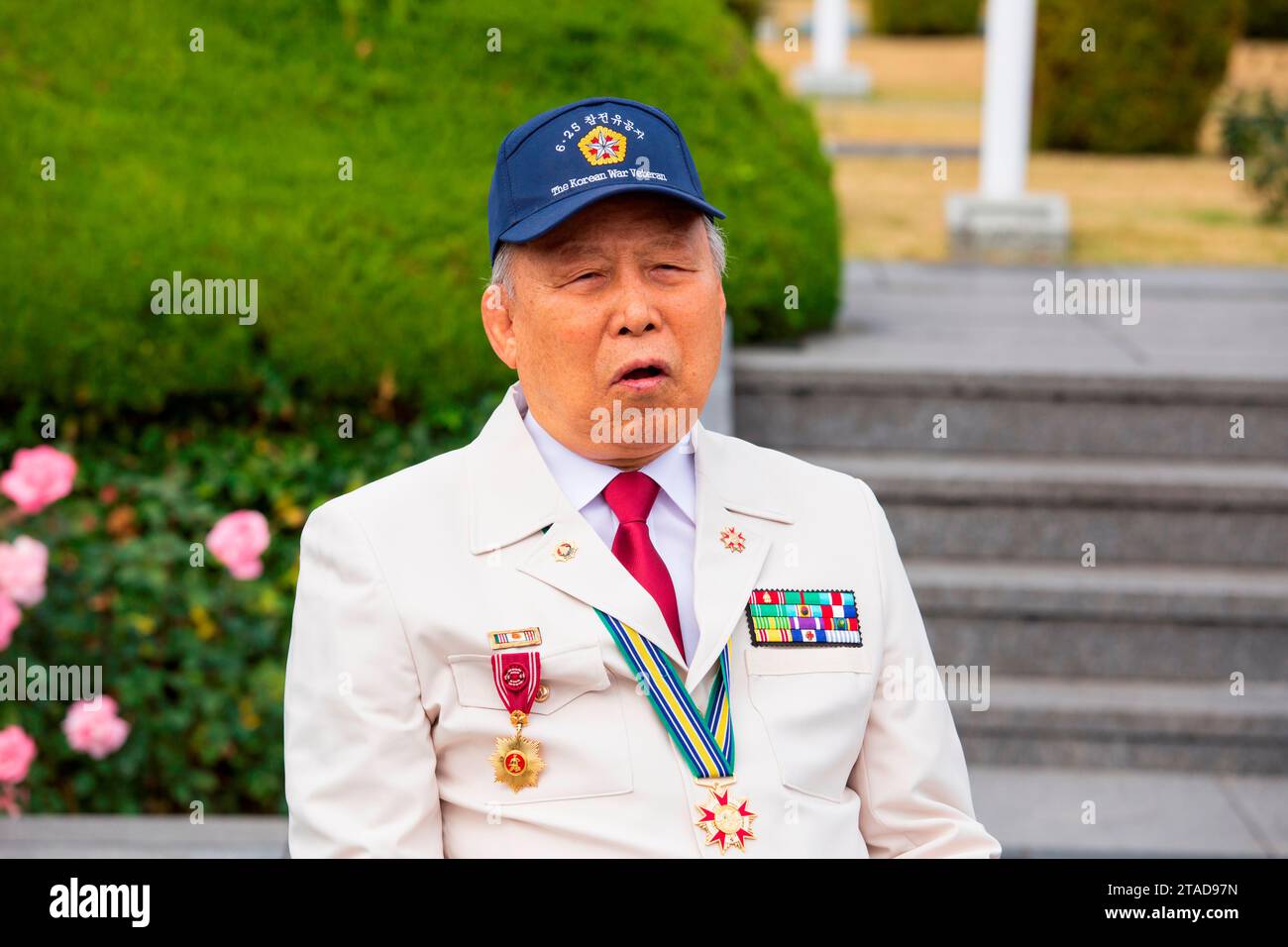 The U.N. Memorial Cemetery, Nov 10, 2023 : Hwang Sang-Young (91), a ...