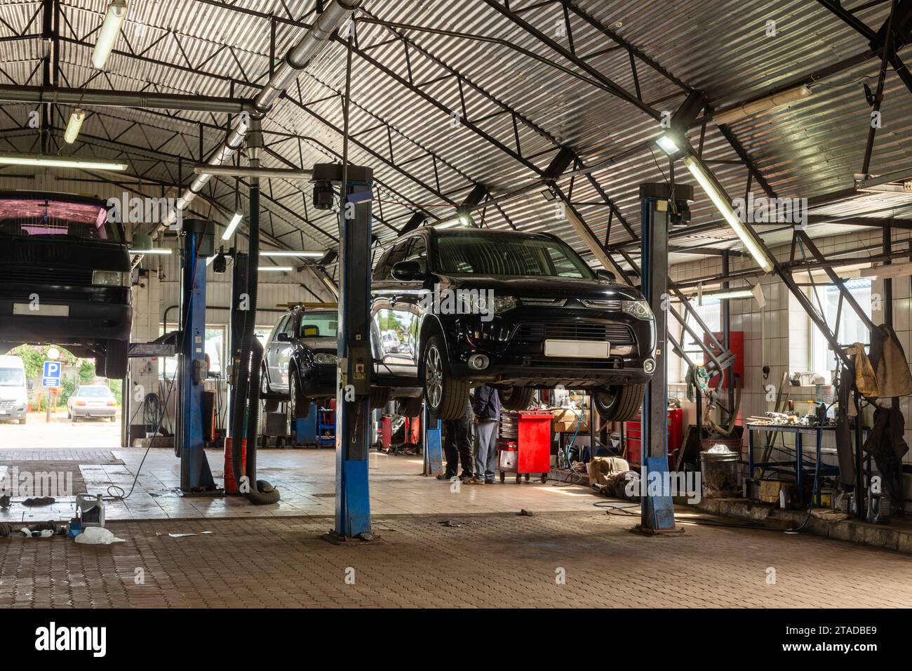 Mechanic cars equipment station hi-res stock photography and images - Alamy