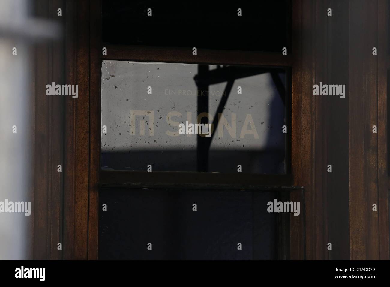 Signa logo hi-res stock photography and images - Alamy