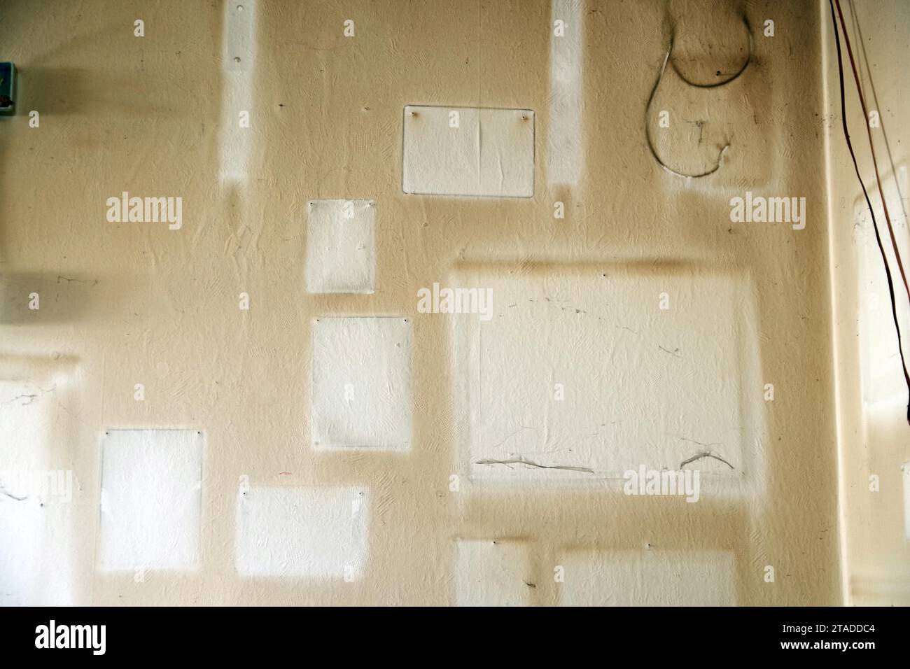 Wall, flat, room, yellowed, smoking, white spots, renovate, A yellowed ...