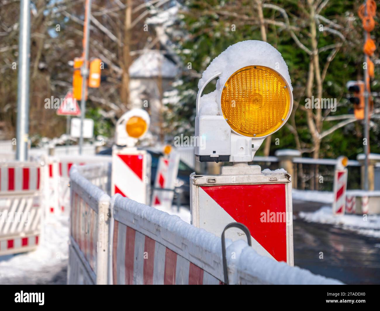 Chemnitz, Deutschland November 2023: Im Bild: Verschneite Baustellen ...