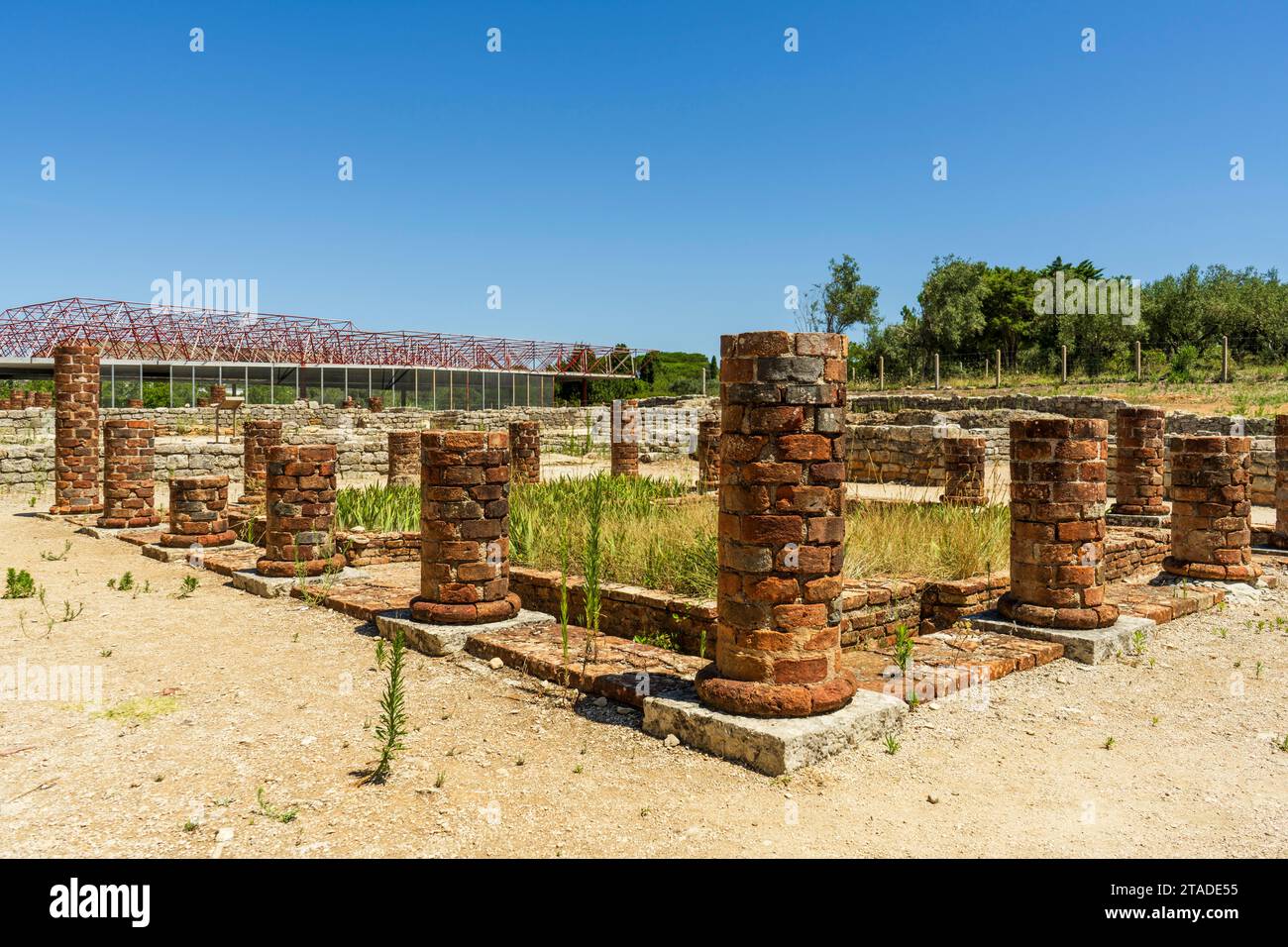 Historical ancient roman ruins hi-res stock photography and images - Alamy