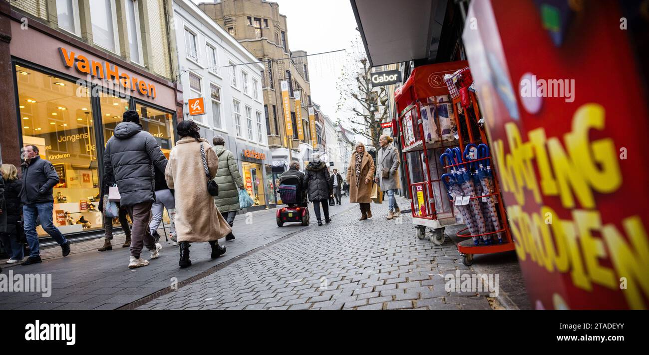 BREDA - Shoppers in the city center of Breda, where, among other things ...