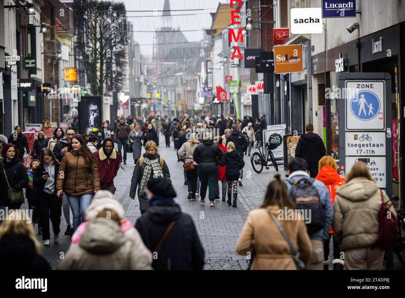 BREDA - Shoppers in the city center of Breda, where, among other things ...