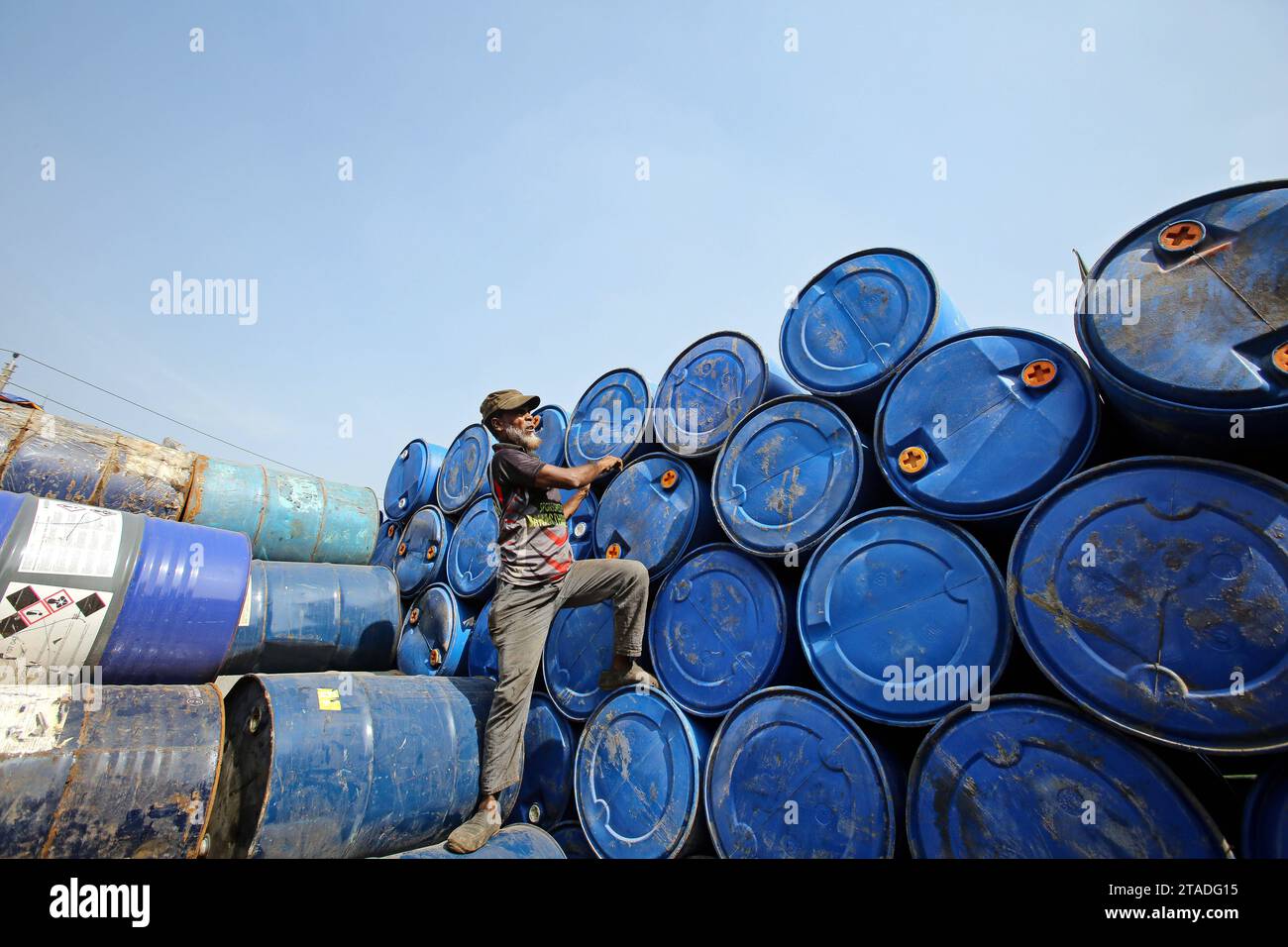 Stack of oil drums hi-res stock photography and images - Alamy