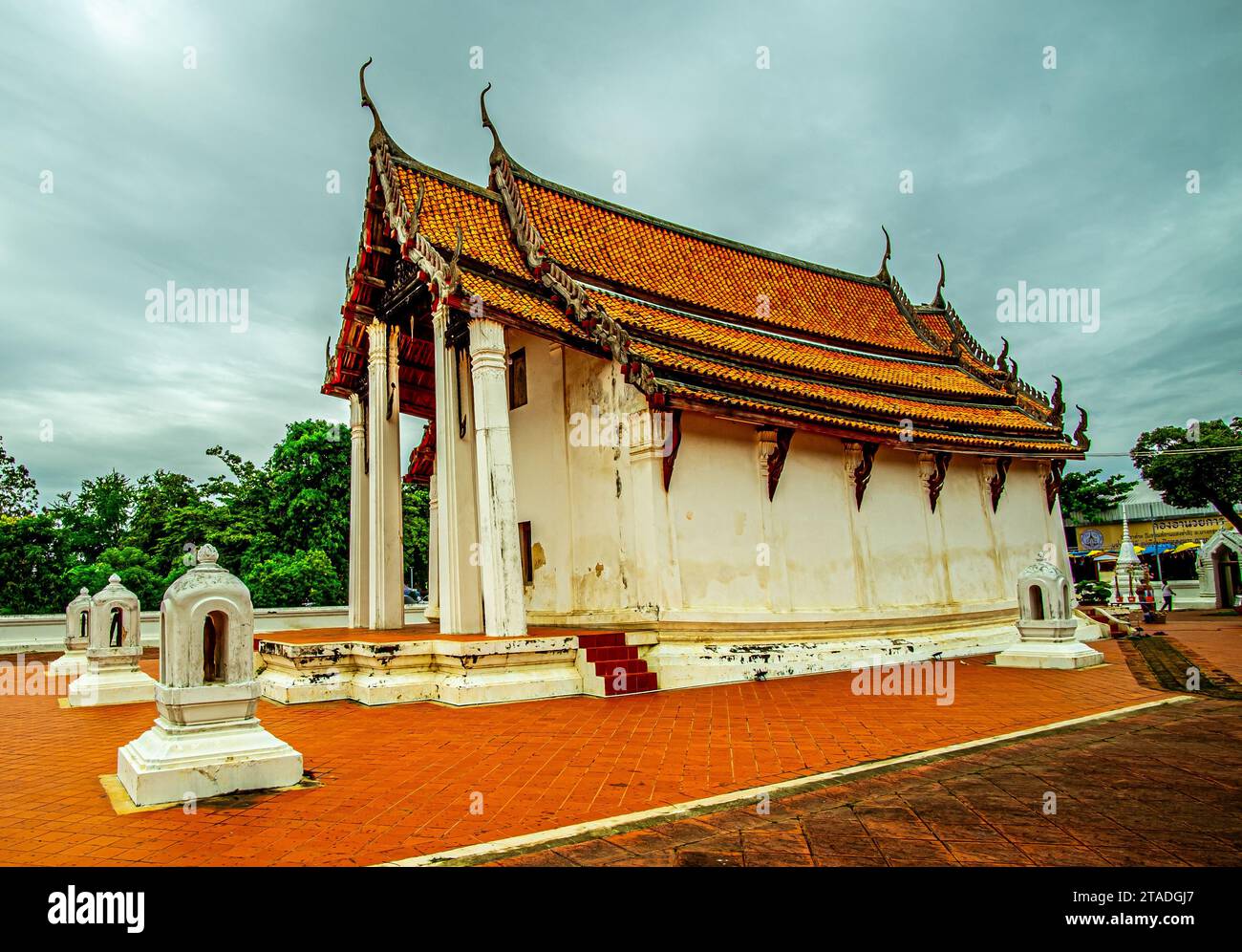 Wat Prasat Nonthaburi - 400 Year Old Ayutthaya Style Temple Stock Photo ...