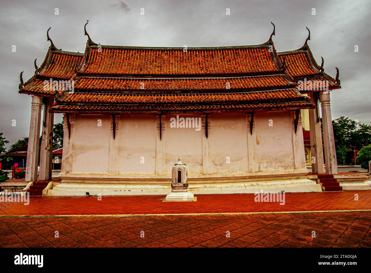 Wat Prasat Nonthaburi - 400 Year Old Ayutthaya Style Temple Stock Photo ...