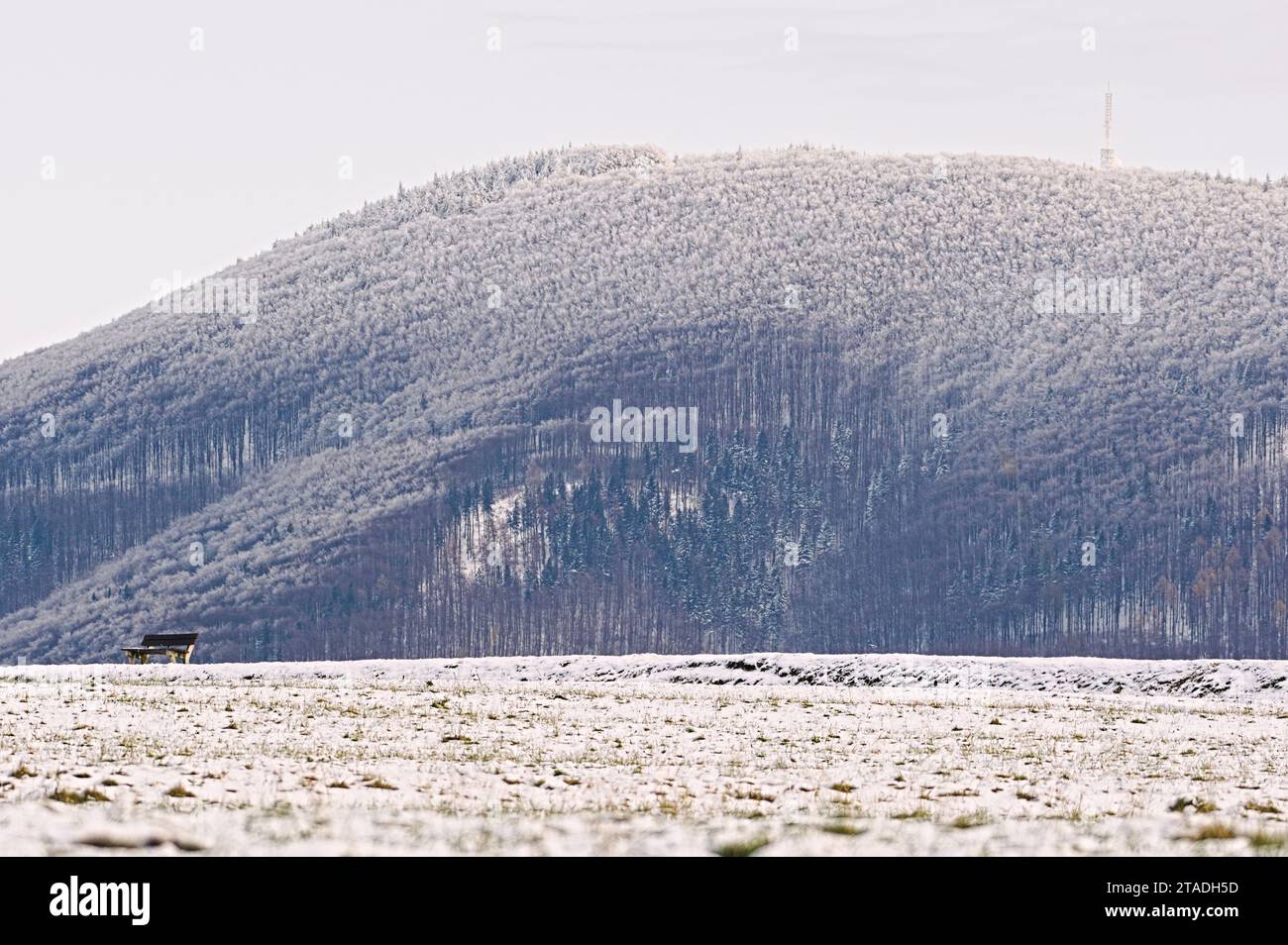 Empty mountain landscape hi-res stock photography and images - Alamy