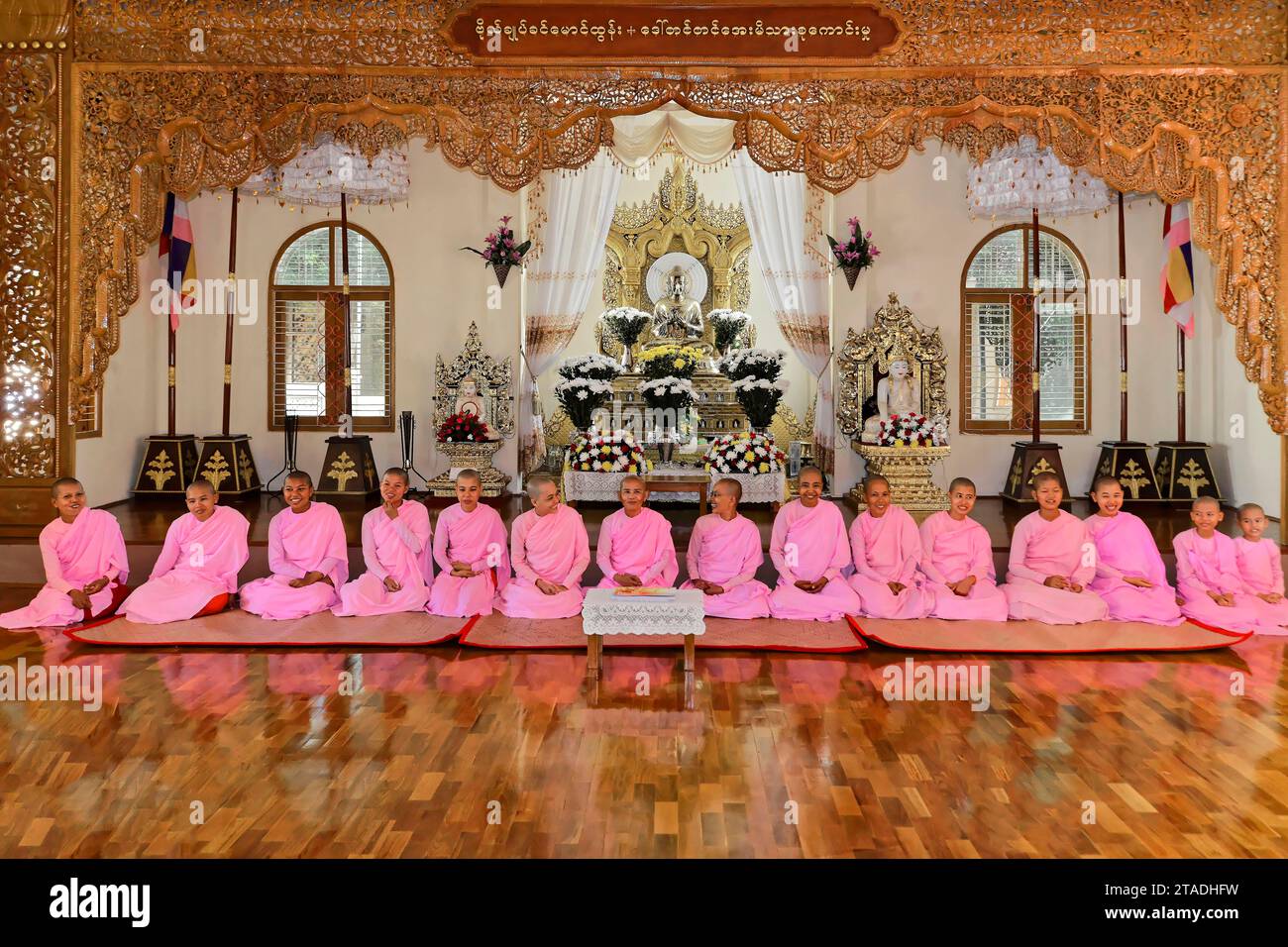 Novice nun myanmar hi-res stock photography and images - Alamy