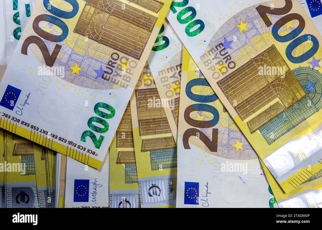 Bundle of 200 euro notes hi-res stock photography and images - Alamy