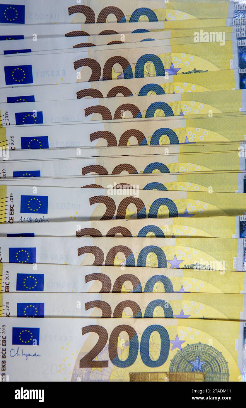 A collection of 200 Euro banknotes Stock Photo - Alamy