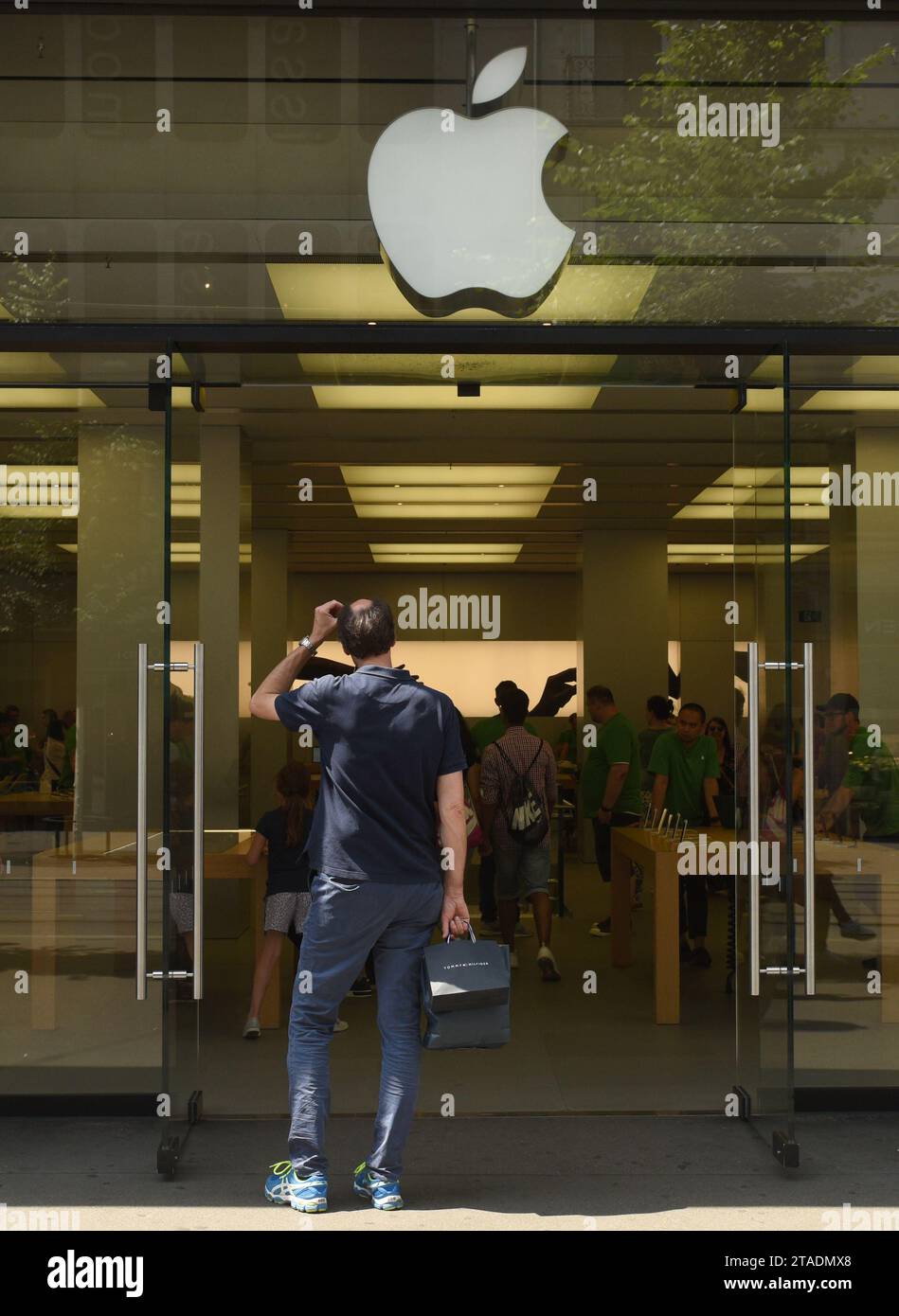 Zurich, Switzerland - June 03, 2017: Apple store on the Bahnhofstrasse ...