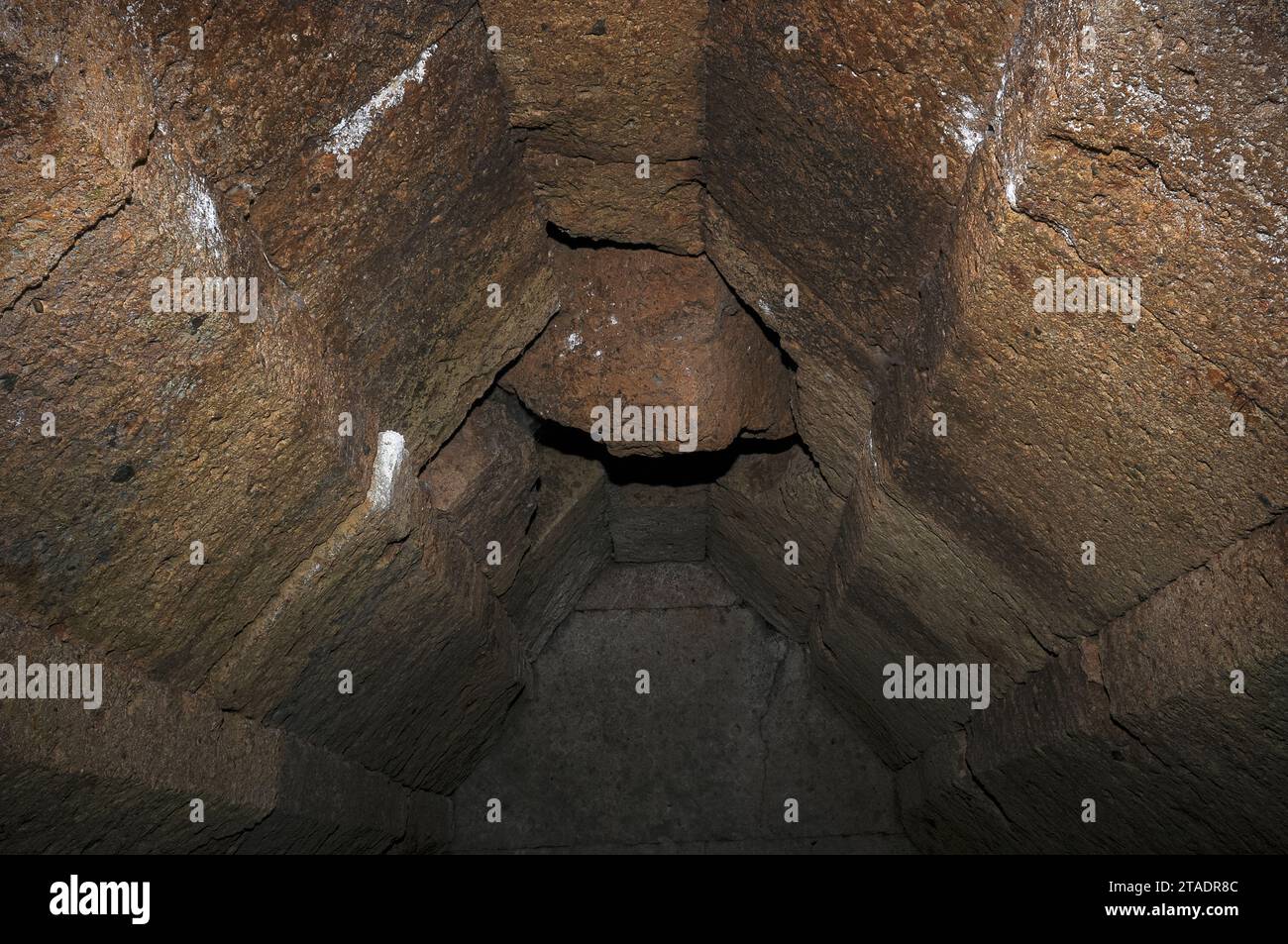 Square blocks of tufo hi-res stock photography and images - Alamy