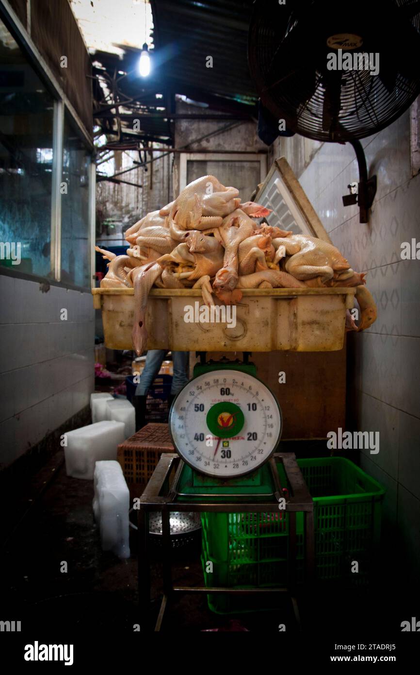 Hanoi cho hom market hi-res stock photography and images - Alamy