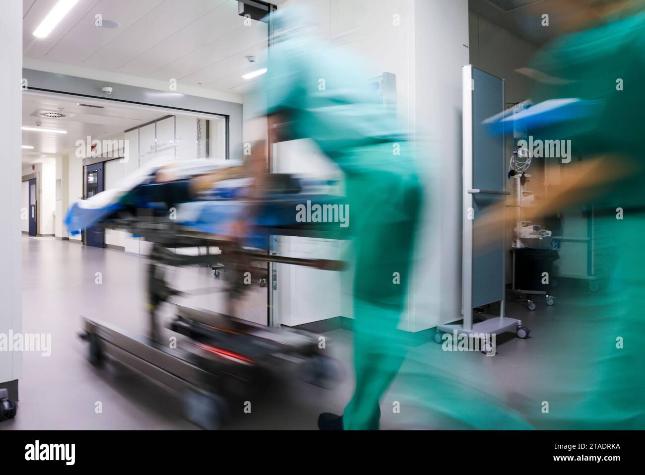 Rendsburg, Germany. 29th Nov, 2023. A patient is taken to the operating ...