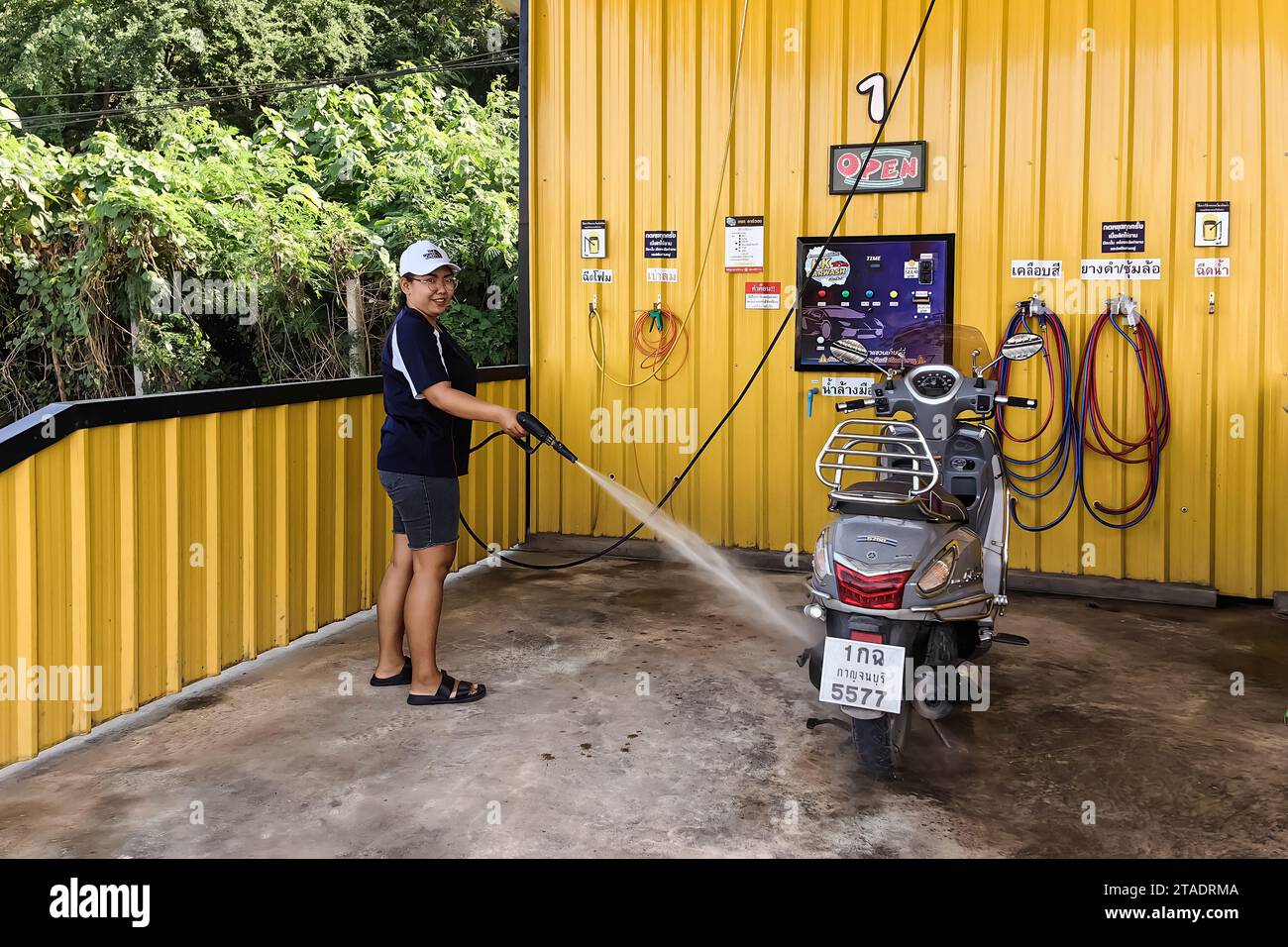 Automatic car wash asia hi-res stock photography and images - Alamy