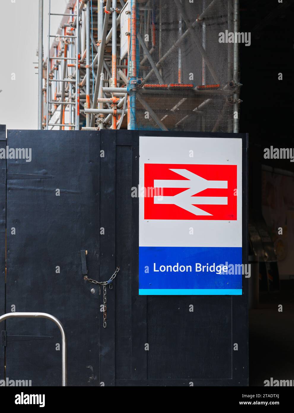 London Bridge railway station, City of London, EC4, England Stock Photo ...