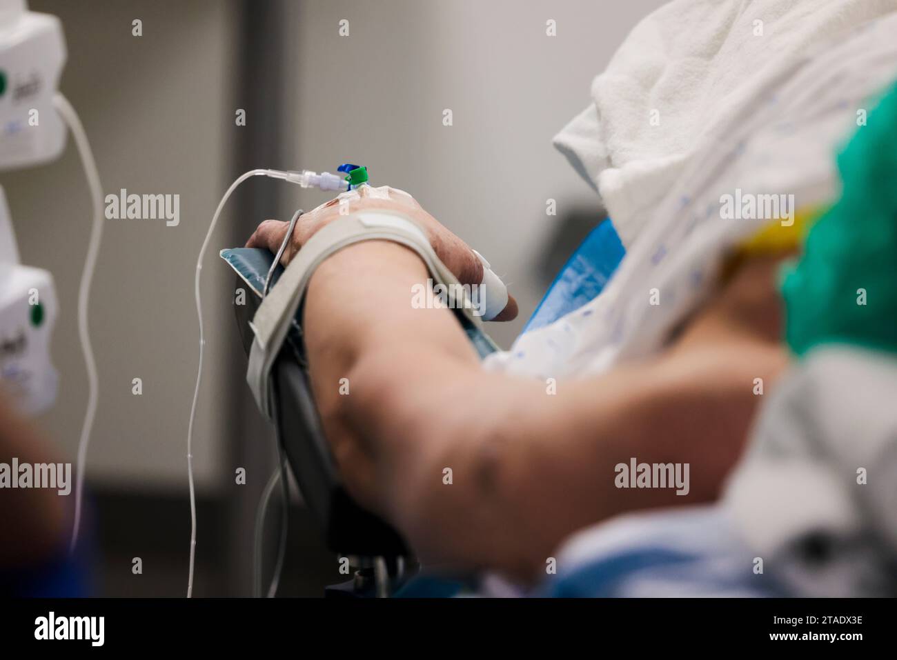 Rendsburg, Germany. 29th Nov, 2023. An intravenous induction of ...