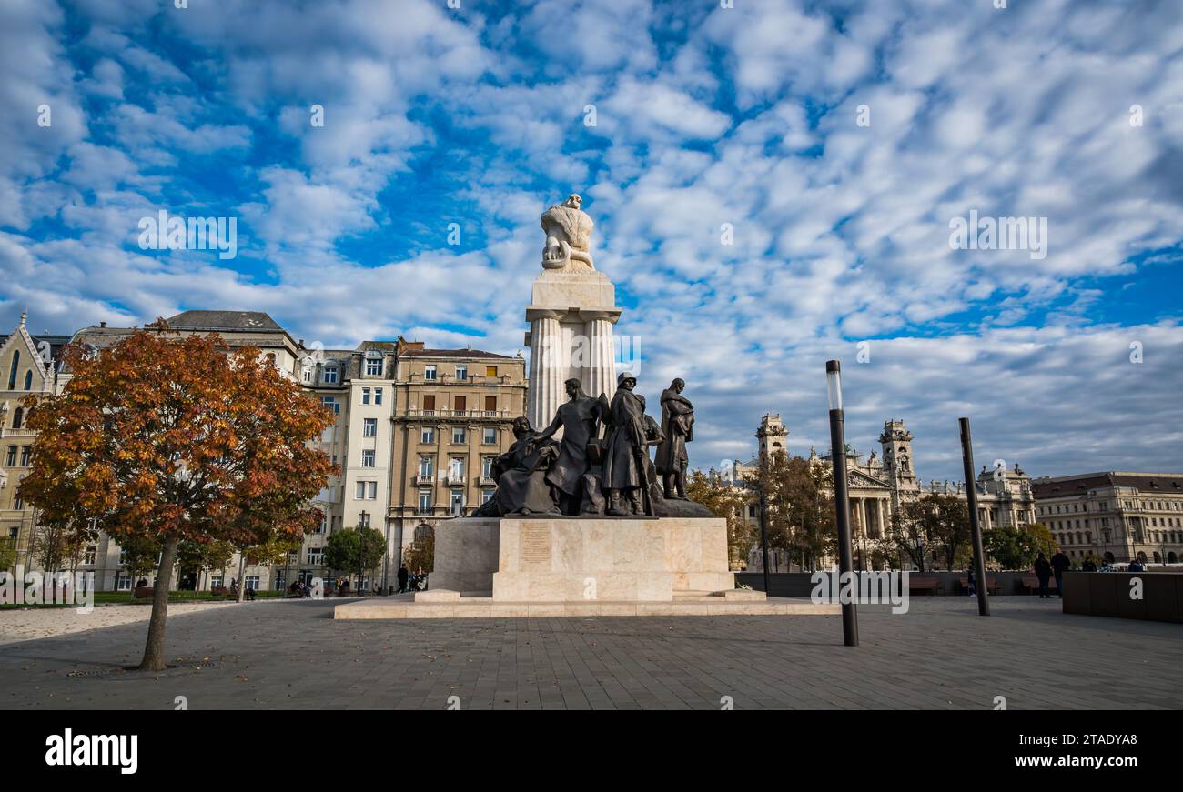 BUDAPEST, HUNGARY - 2 NOVEMBER, 2022: Istvan Tisza Monument in Budapest ...