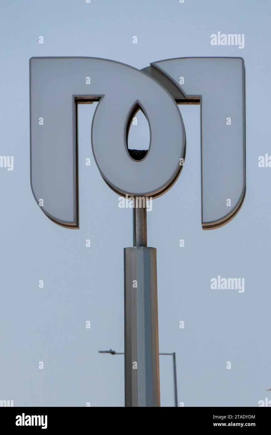 Doha metro hi-res stock photography and images - Alamy