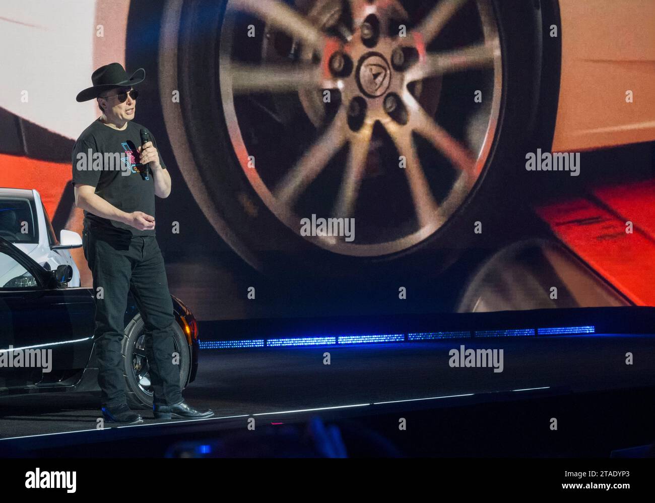 Austin, TX, USA. 7th Apr, 2022. Tesla CEO ELON MUSK speaks to invited ...