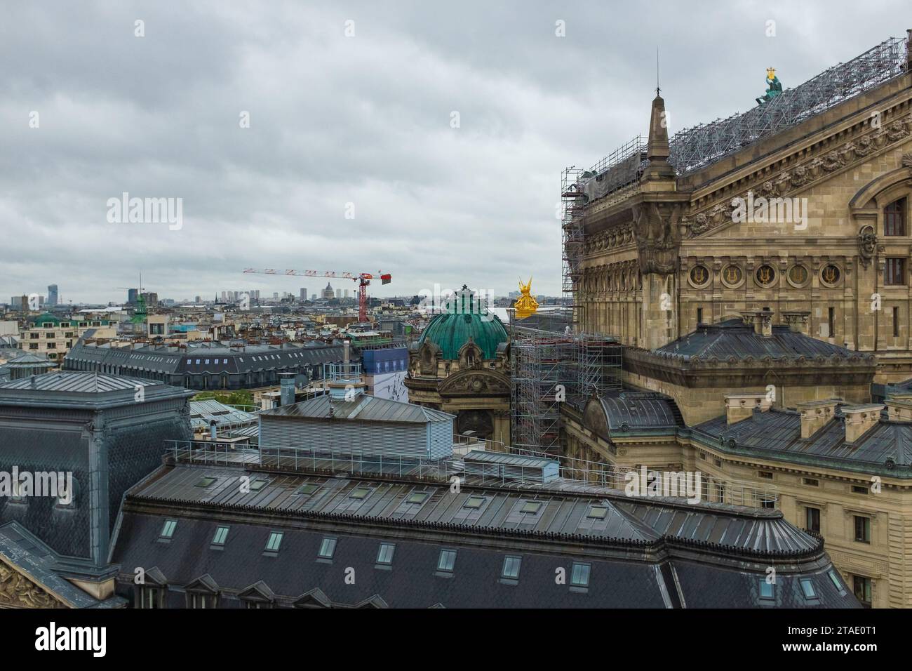 Zinc roofs paris hi-res stock photography and images - Alamy