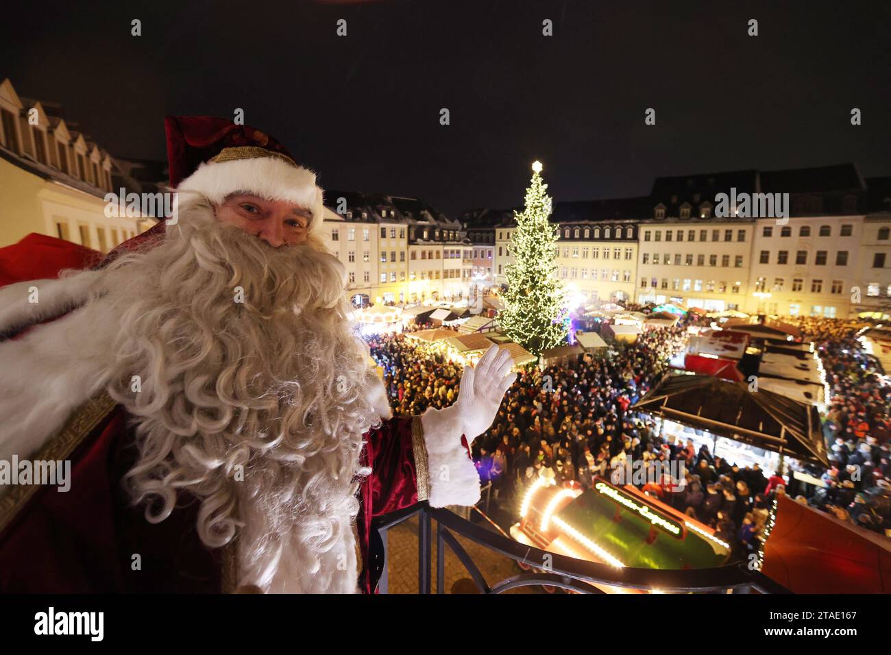 Gera, Germany. 30th Nov, 2023. A Santa Claus figure stands on the ...