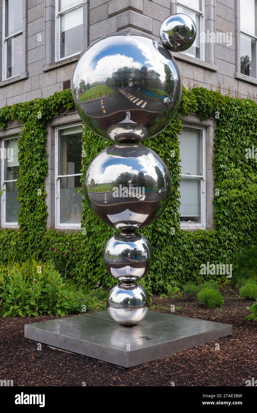 Trinity college sculpture hi-res stock photography and images - Alamy