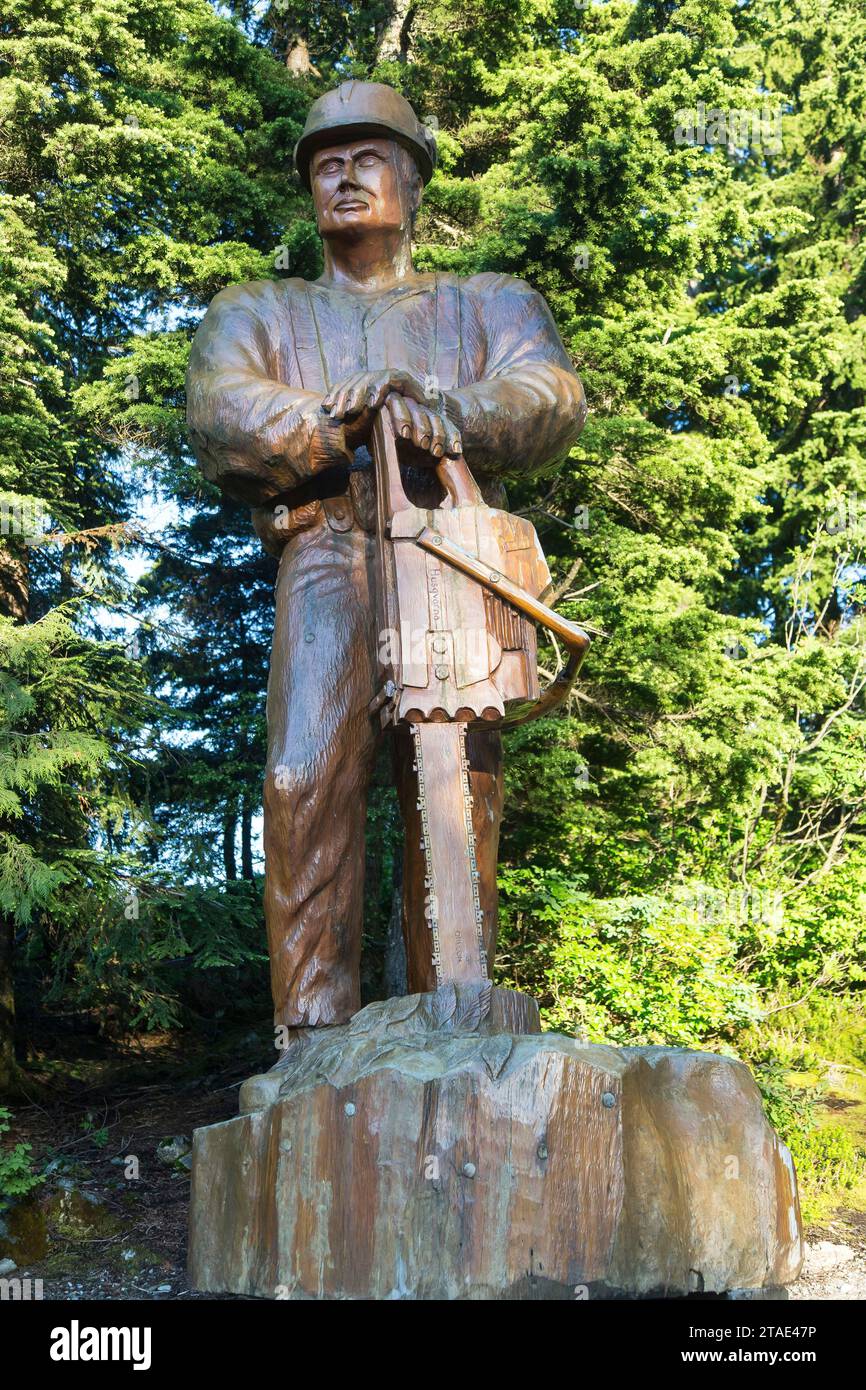 Canada, British Columbia, Vancouver, Grouse Mountain, wooden lumberjack ...
