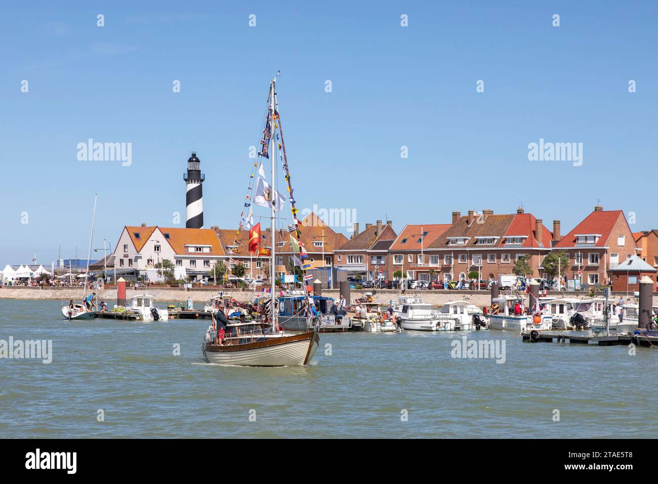France, Nord, Petit Fort Philippe, sea ??festival, Aa channel flowing ...