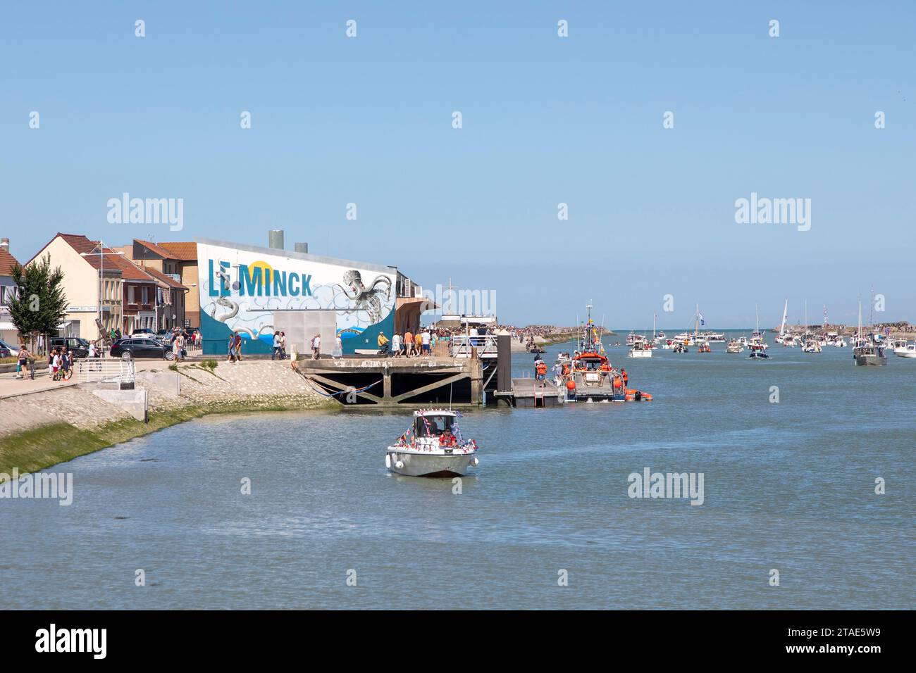 France, Nord, Grand Fort Philippe, sea ??festival, Aa channel flowing ...