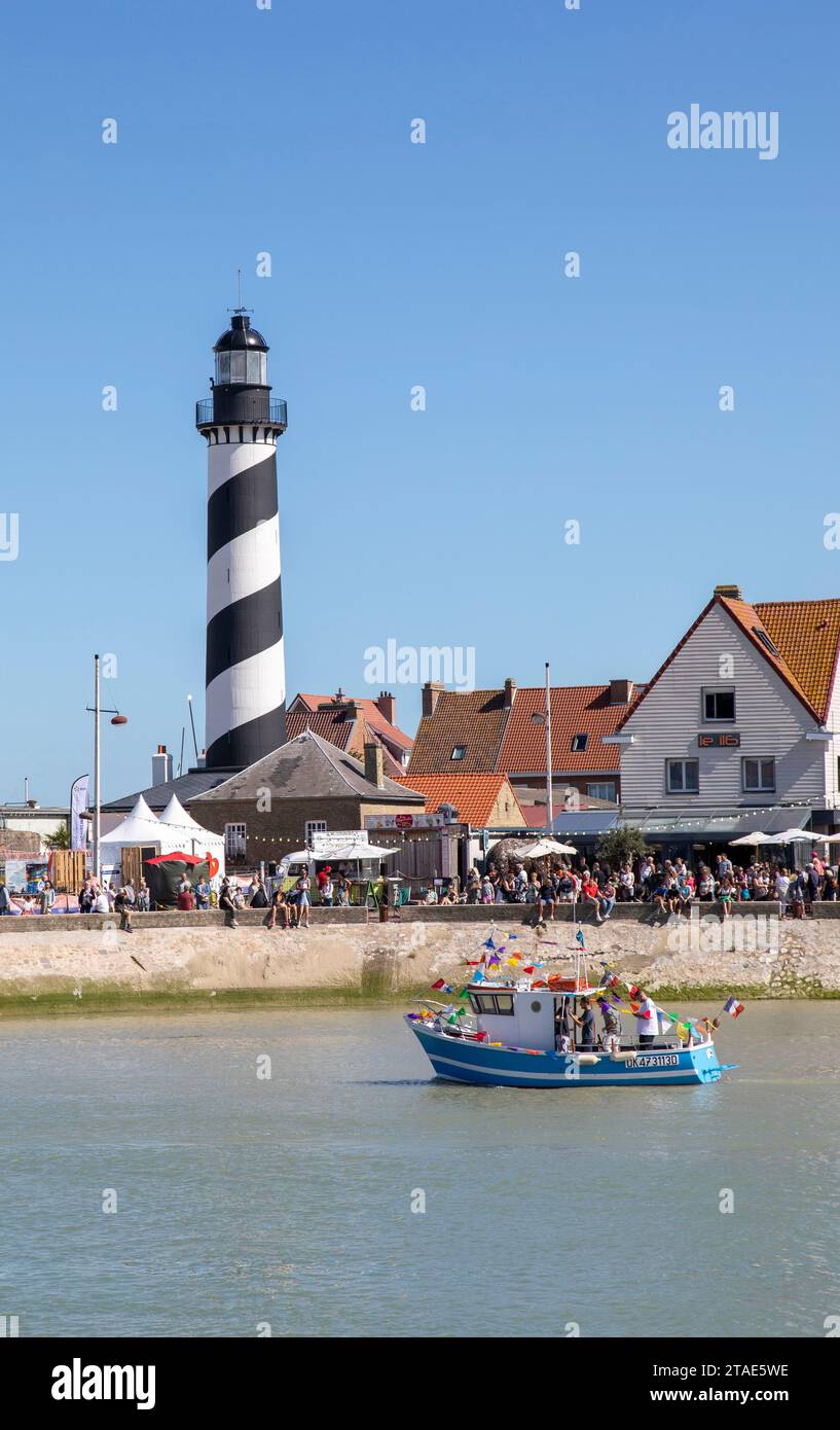 France, Nord, Petit Fort Philippe, sea ??festival, Aa channel flowing ...