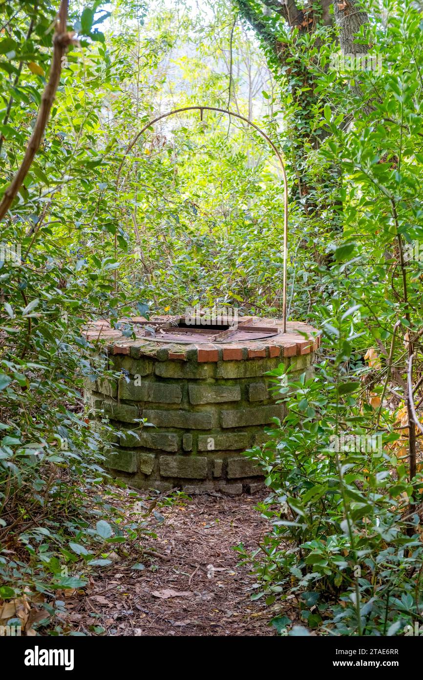 Well pit types hi-res stock photography and images - Alamy