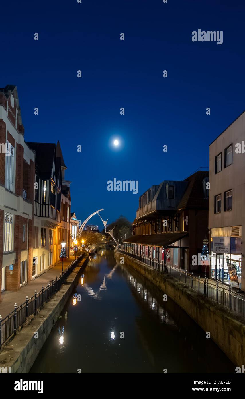 Empowerment statue spanning river hi-res stock photography and images ...