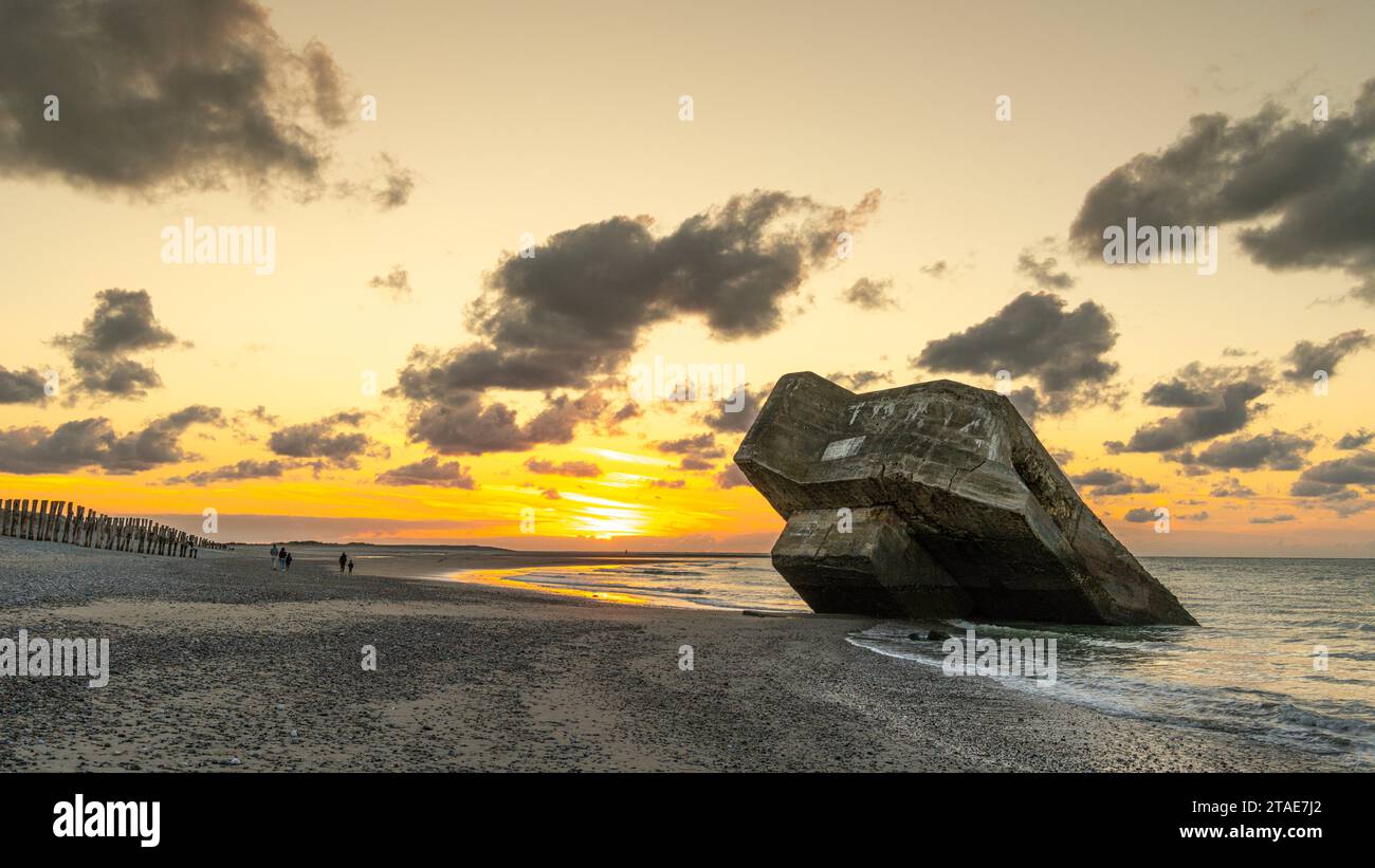 France, Somme (80), Baie de Somme, Le Hourdel, Sunset over the Hourdel ...