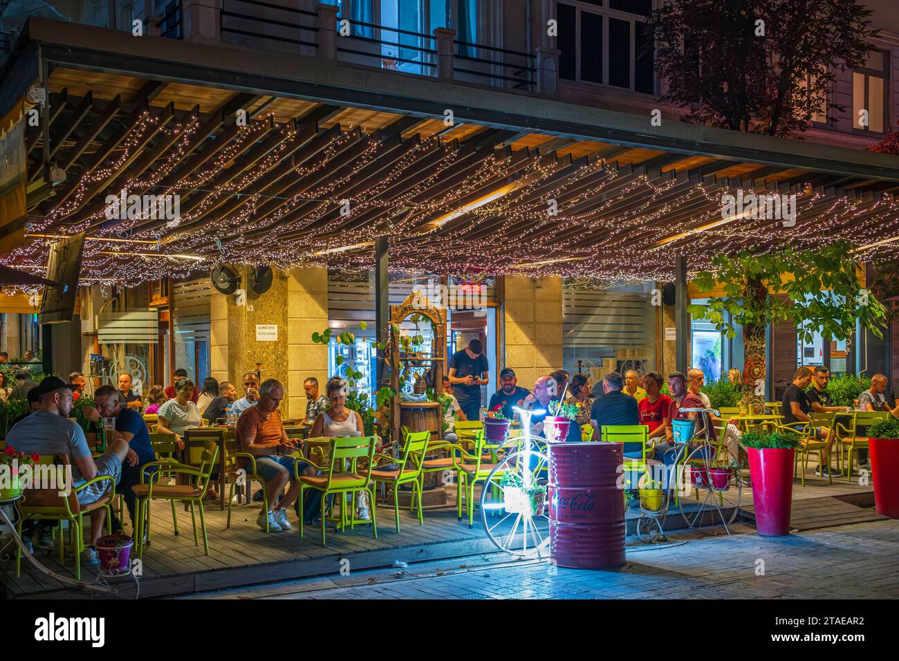 Cafe crowd boulevard hi-res stock photography and images - Alamy