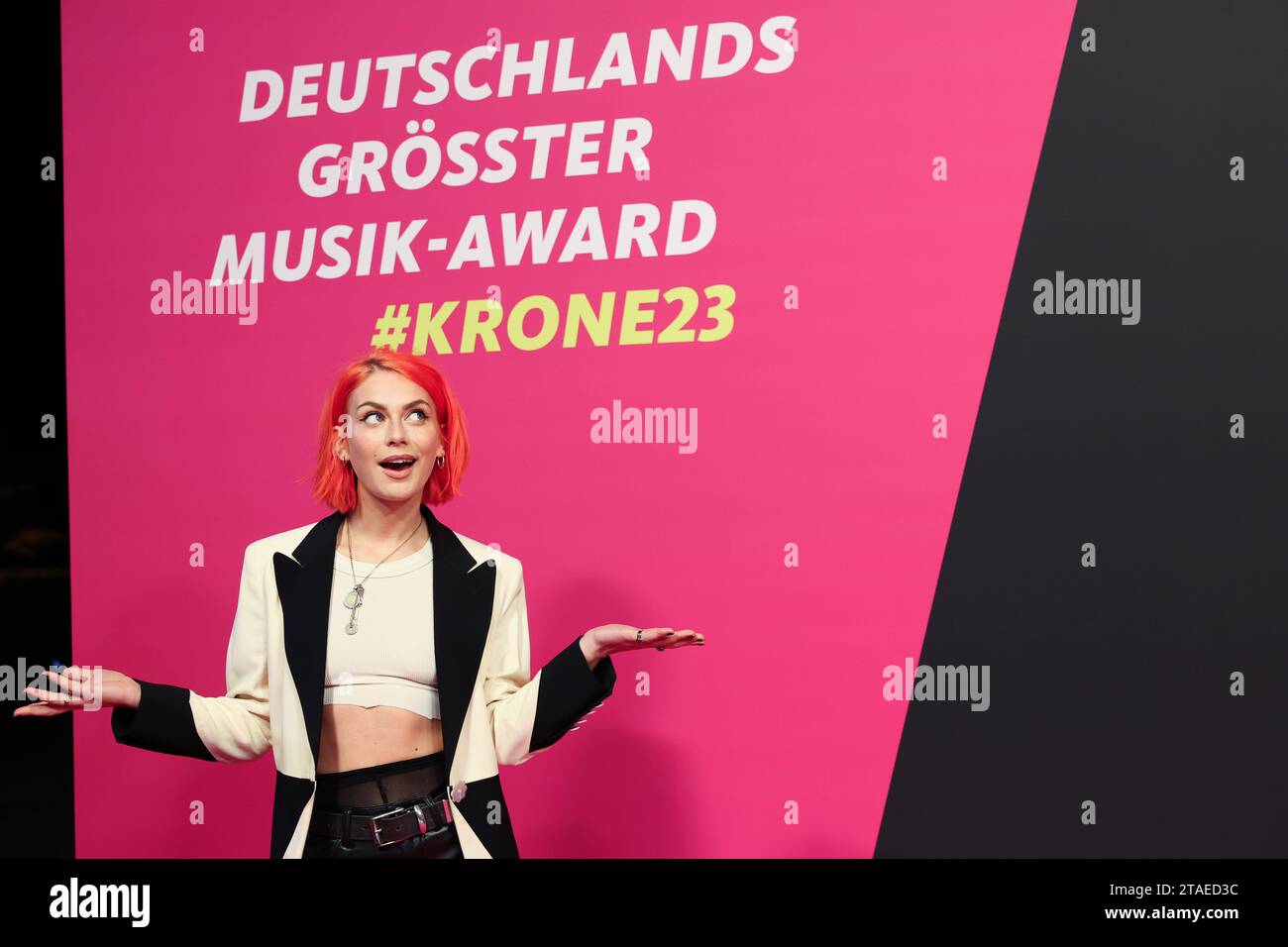 Bielefeld, Germany. 30th Nov, 2023. Alli Neumann arrives on the red ...