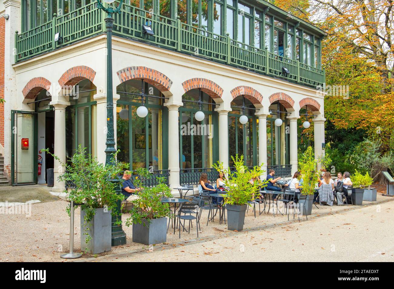 France, Paris, Parc des Buttes-Chaumont, the Pavillon du Lac Stock ...