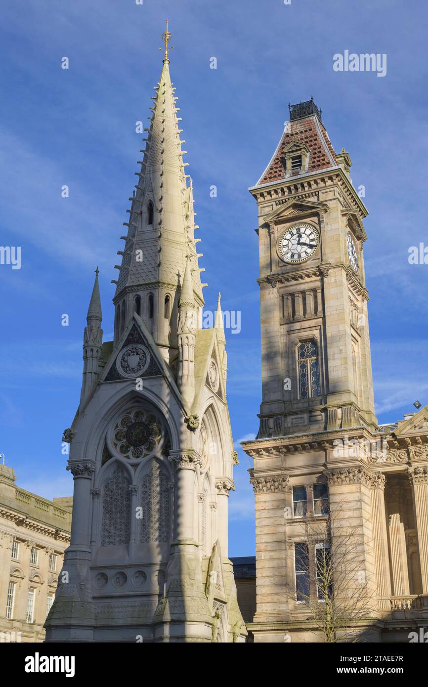 The Chamberlain Memorial with the Birmingham Museum and Gallery in the ...