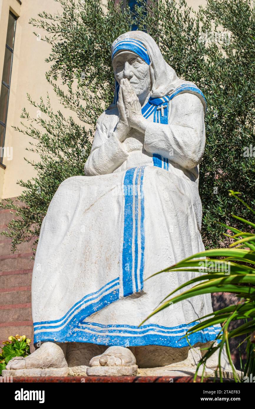 Tirana mother teresa statue hi-res stock photography and images - Alamy