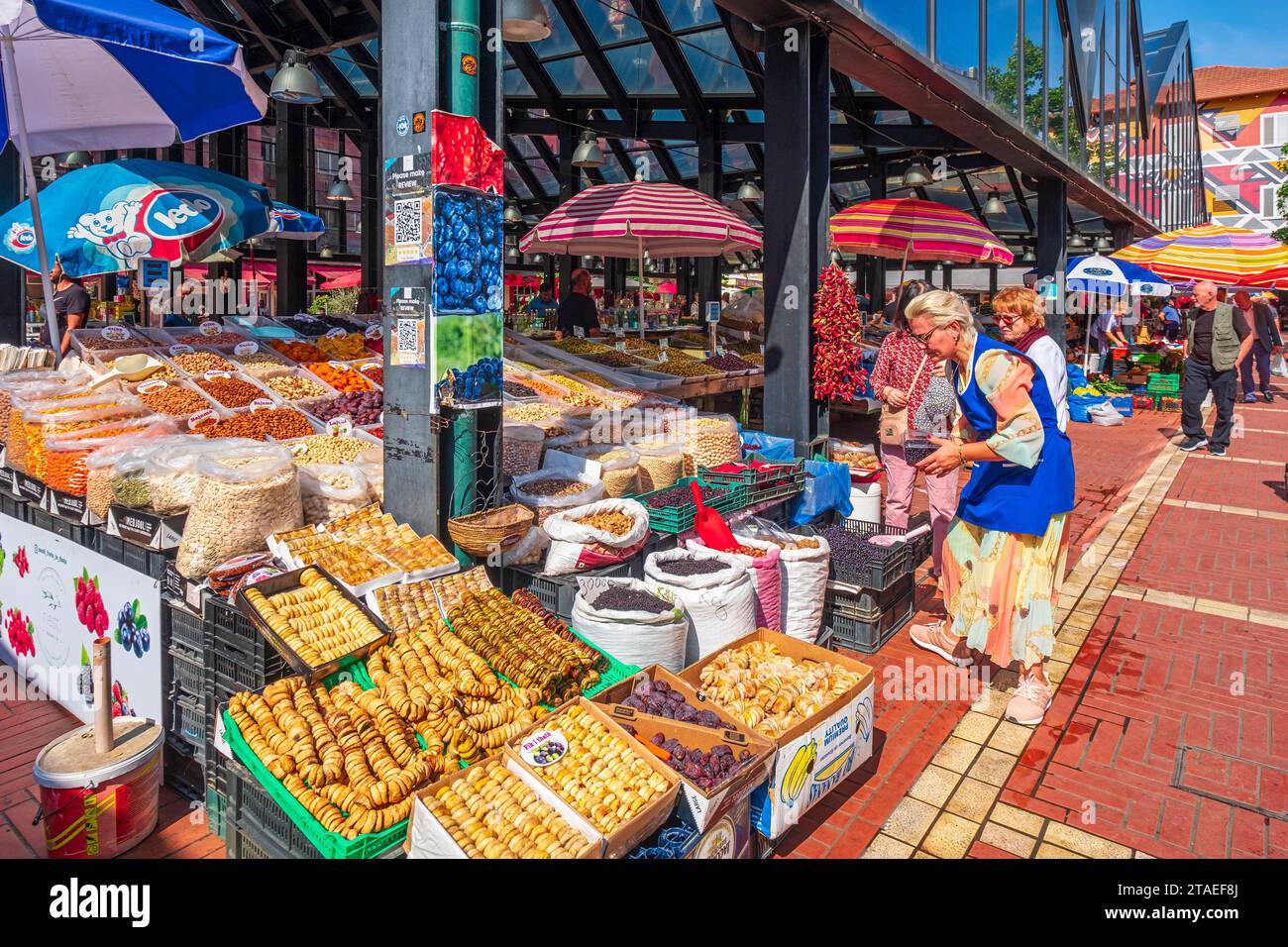 Tirana pazari i ri hi-res stock photography and images - Alamy