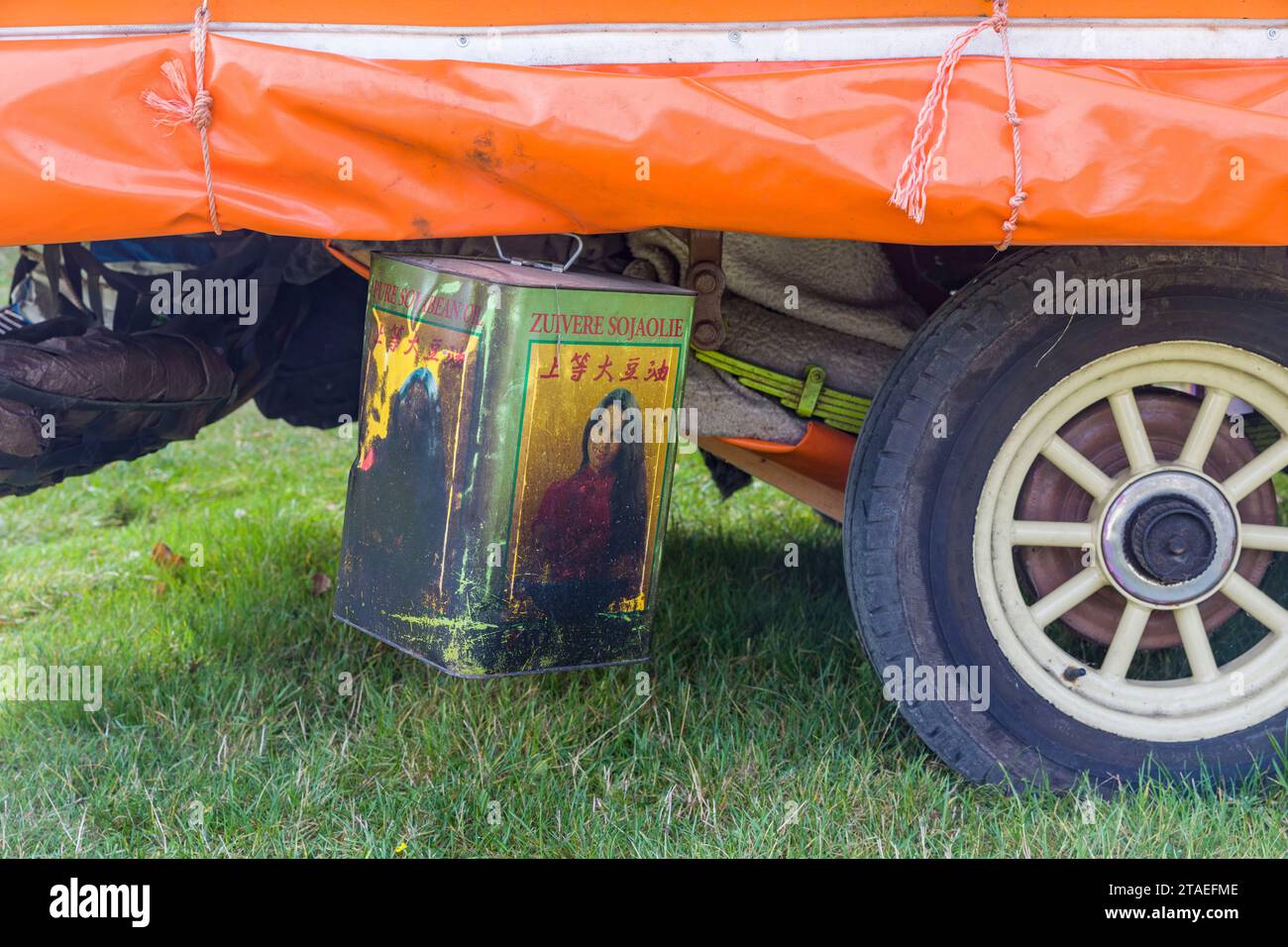 Tractor with caravan hi-res stock photography and images - Alamy