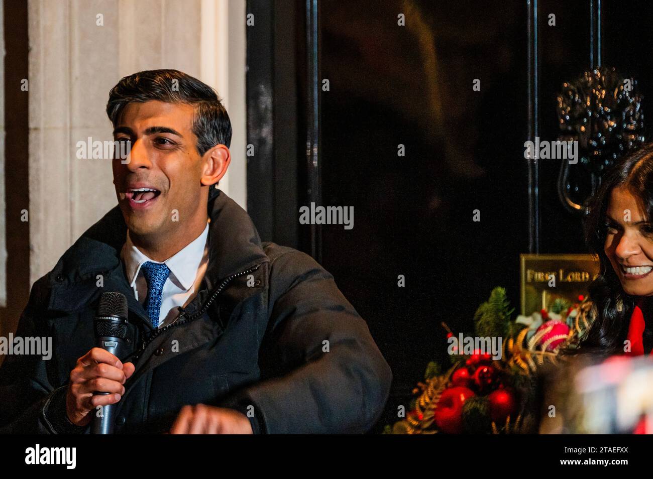 Rishi sunak christmas tree hi-res stock photography and images - Alamy