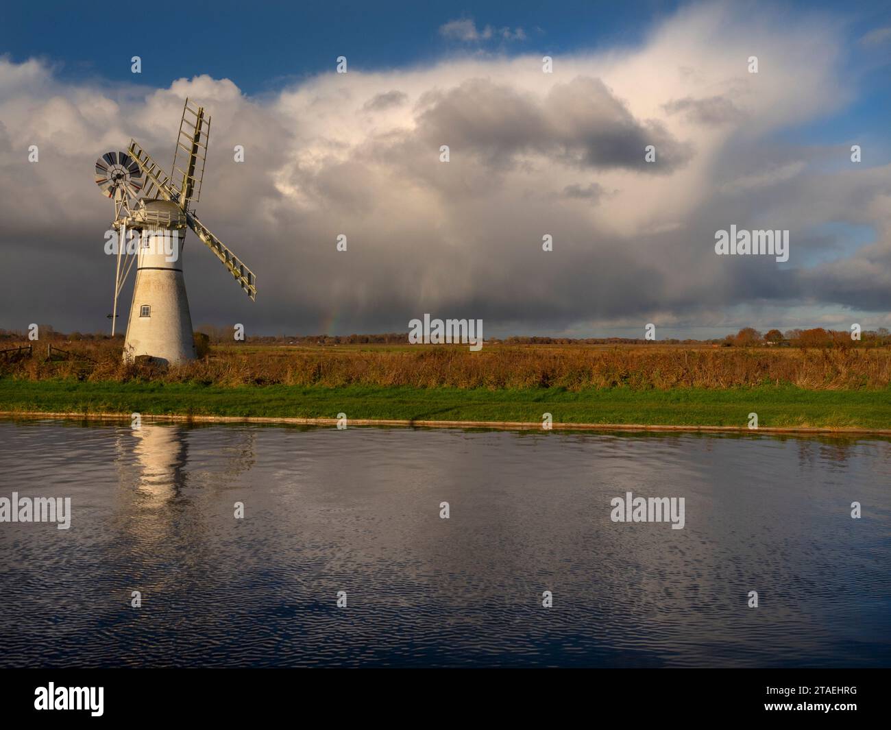 Thurne Windmill on the River Thurne Norfolk Broads National Park ...